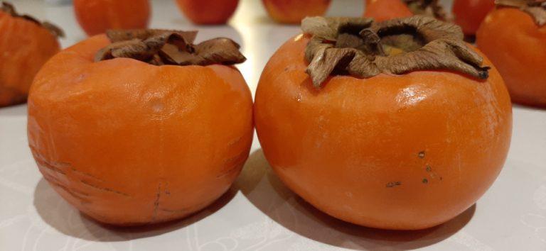 The art of ripening a kaki (persimmon) - Amazing Food Blog
